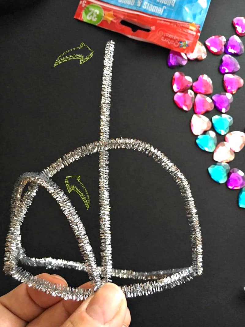 DIY Pipe Cleaner Tiara - Easy To Make Craft For Kids