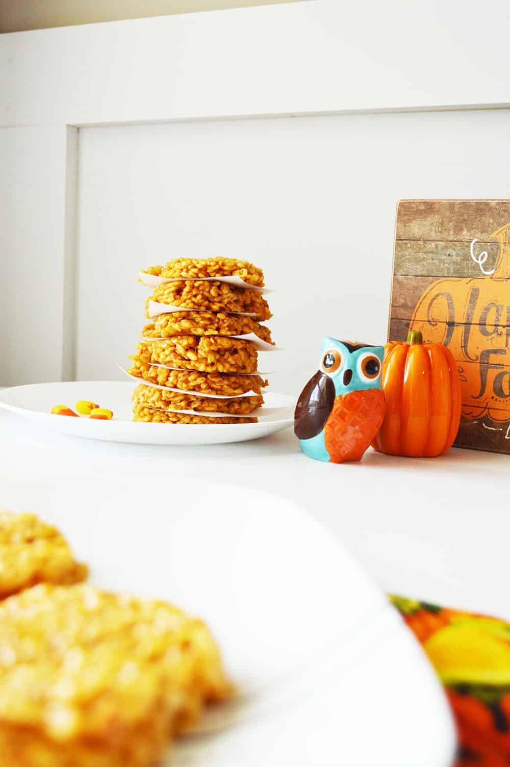 Easy To Make Pumpkin Krispies - Stylish Cravings