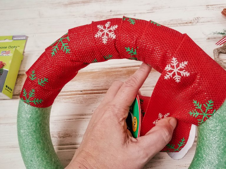 Dollar Tree Christmas Wreath - Easy DIY Christmas Craft Dollar Tree Christmas Wreath - Easy DIY Christmas Craft