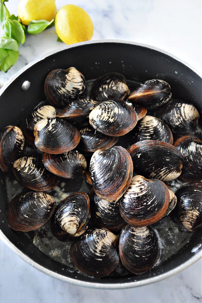 Garlic Butter Clams Recipe - Super Easy Clam Recipe