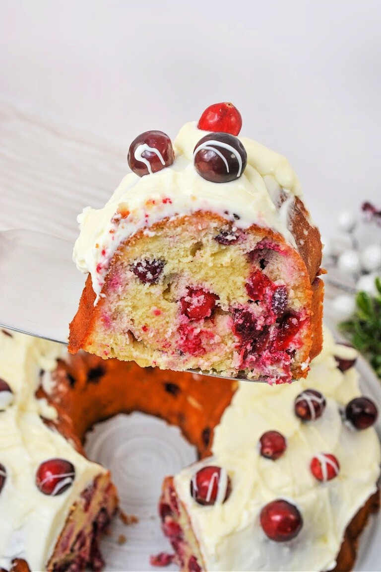 Low-Carb Cranberry Christmas Cake - Festive Low Carb Dessert